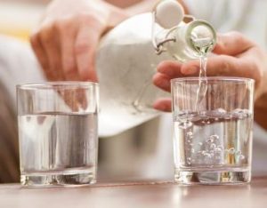 6 Easy Ways to Clean Glass or Mirror Without Glass Cleaner