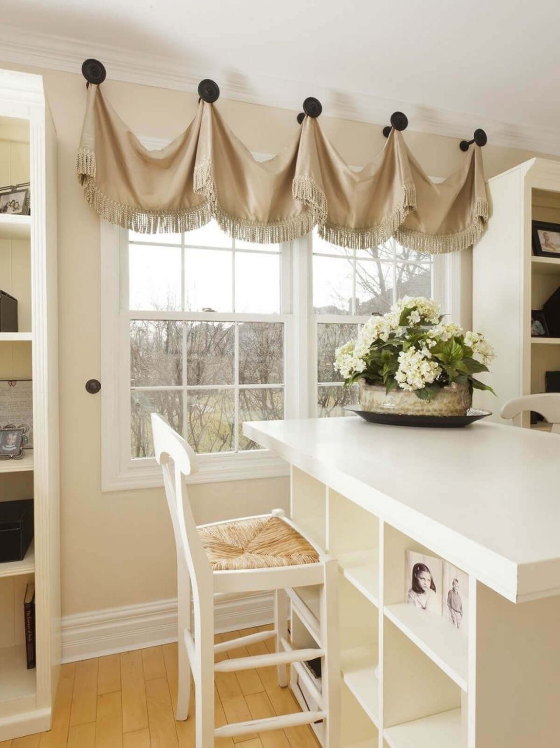 23 Best Farmhouse Window Treatment Ideas (+ Ultimate Guide)