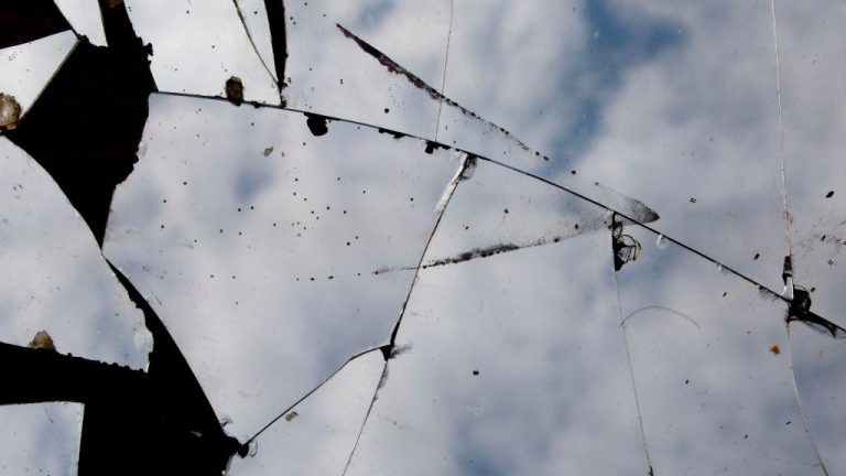 How to Fix a Cracked Mirror (DIY Step-by-step Guide)