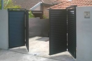 30 Cool Driveway Gate Ideas That’ll Increase Your Home’s Value