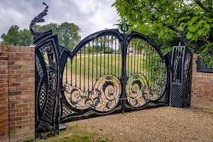 30 Cool Driveway Gate Ideas That’ll Increase Your Home’s Value