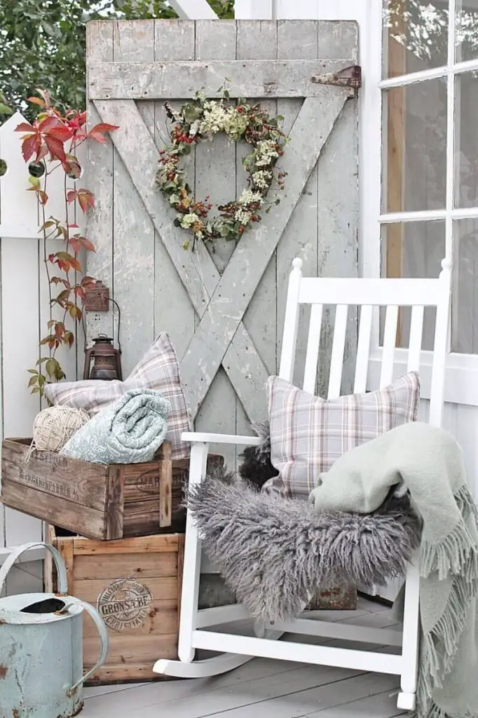 40+ Stunning Rustic Farmhouse Porch Decor Ideas