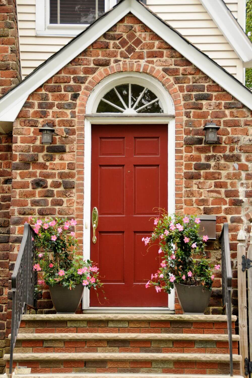 40+ Stunning Front Door Color Ideas For Red Brick House