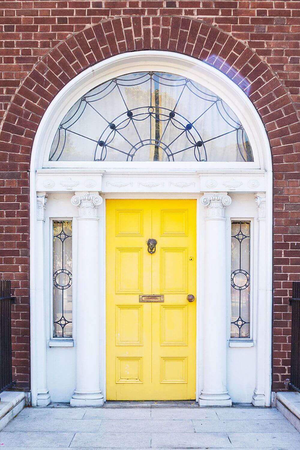40+ Stunning Front Door Color Ideas For Red Brick House