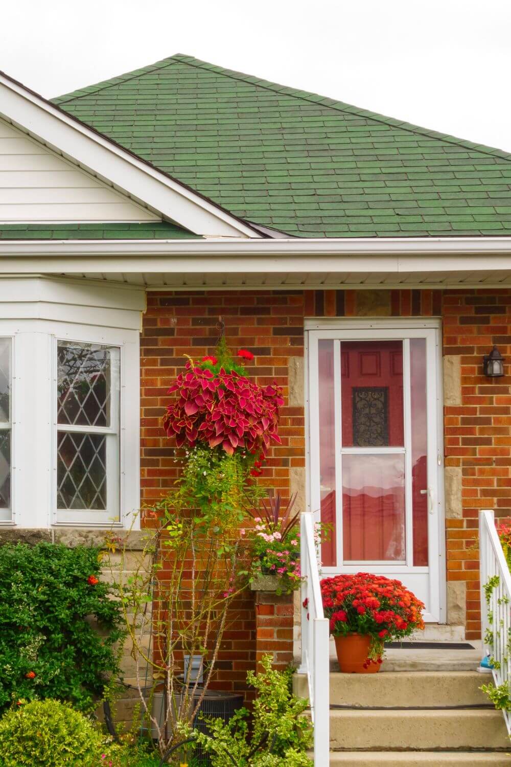 40+ Stunning Front Door Color Ideas For Red Brick House