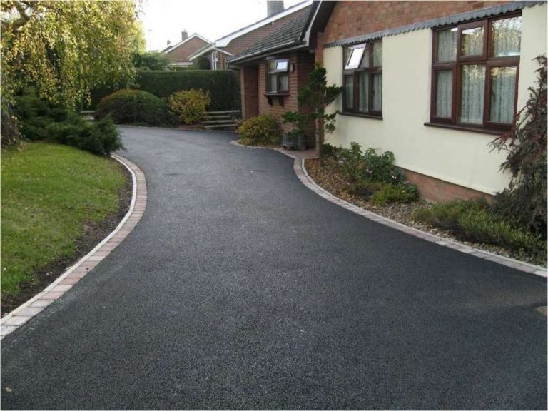 21 Top Driveway Edging Ideas That Will Improve Your Yard
