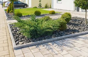 21 Top Driveway Edging Ideas That Will Improve Your Yard