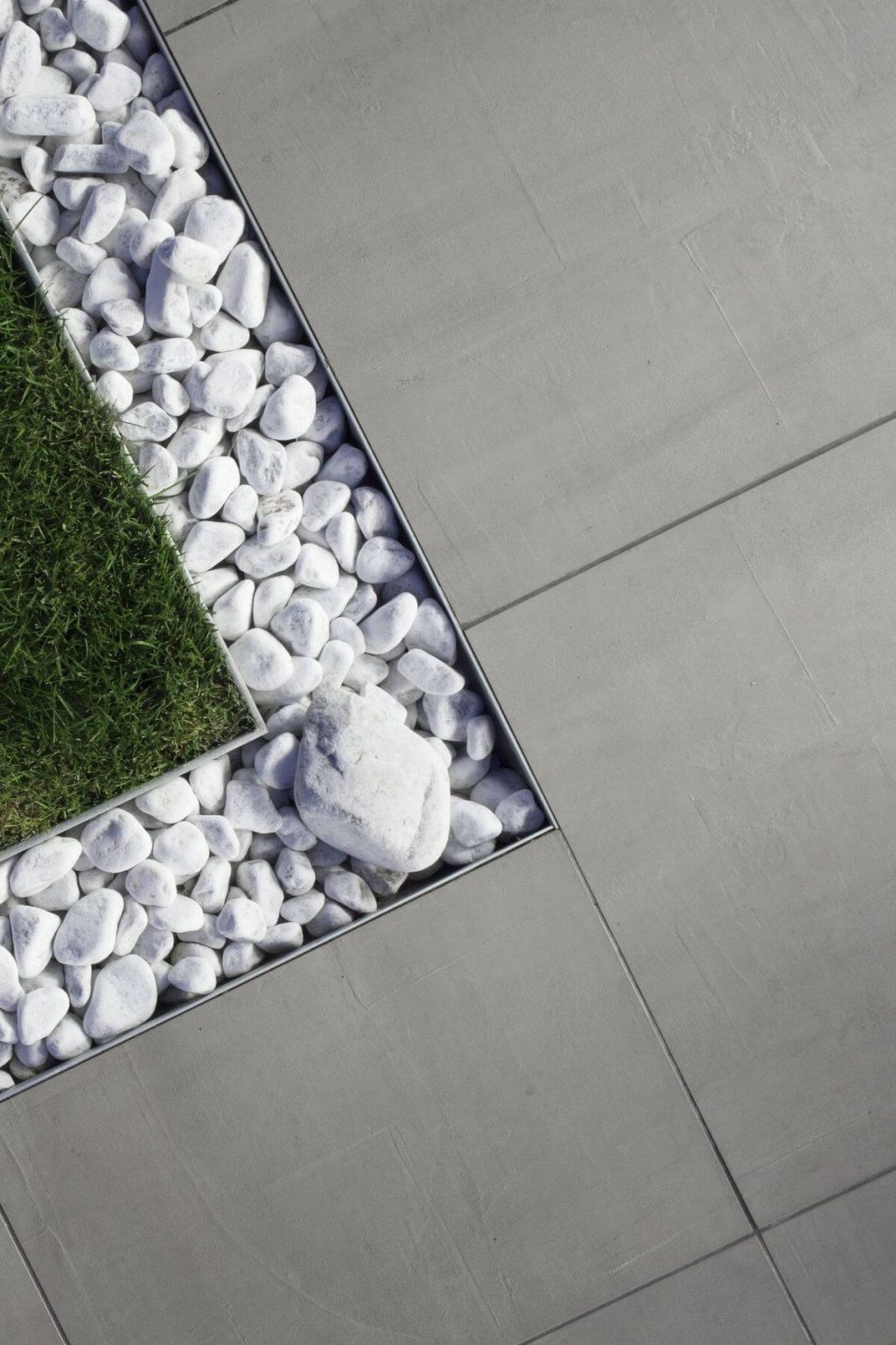 21 Top Driveway Edging Ideas That Will Improve Your Yard