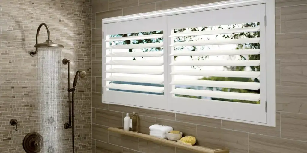 20 Stylish Bathroom Window Treatment Ideas - MaterialSix