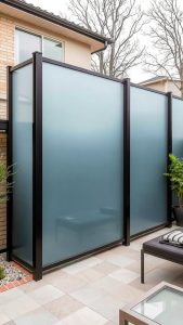 30 Creative & Affordable Privacy Fence Ideas For Every Backyard ...